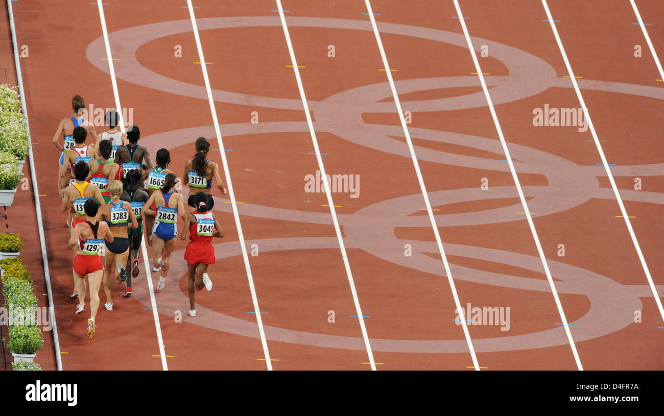 Athletes of Women's 5000m Round 2 competition in the National Stadium ...