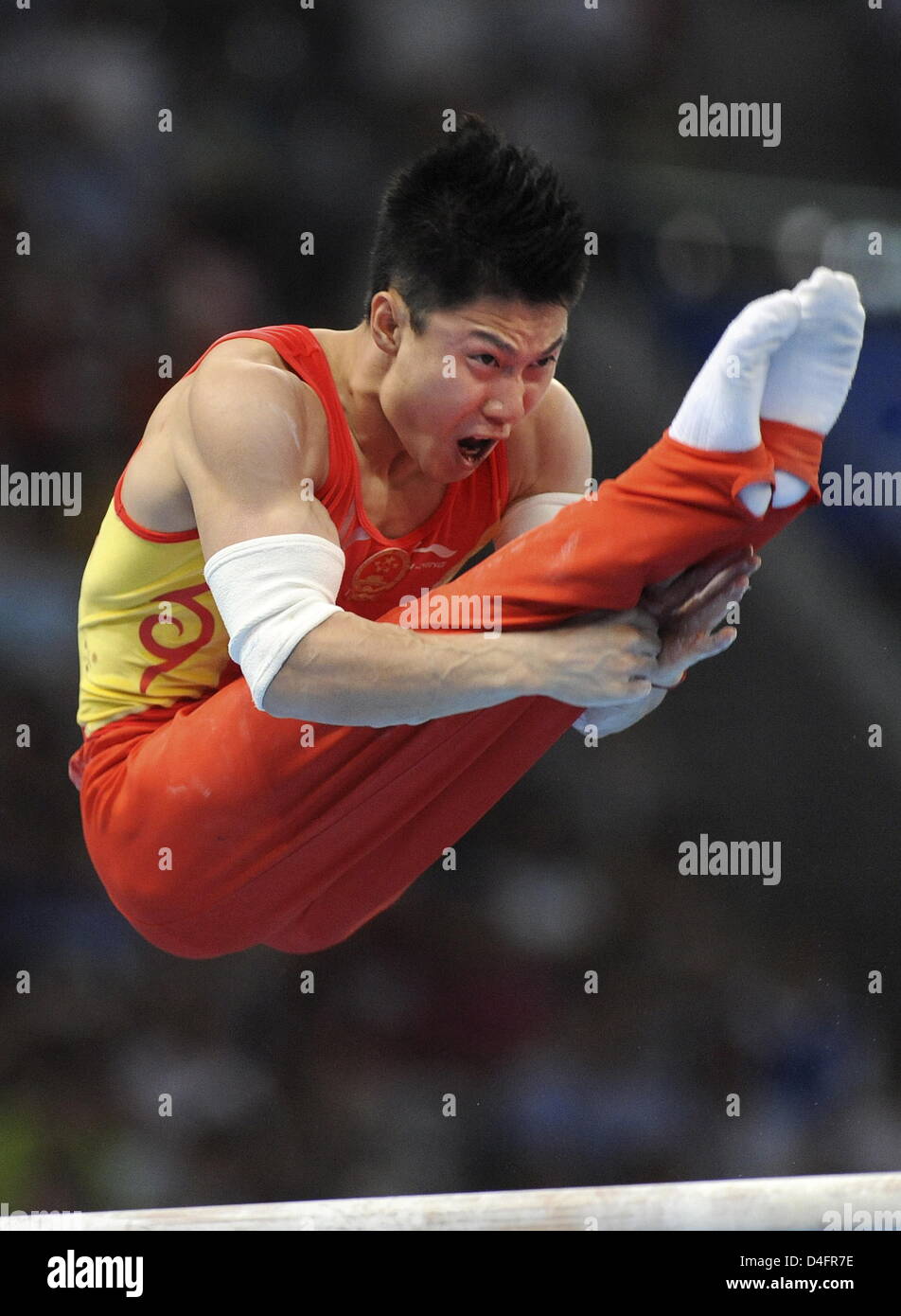 Li Xiaopeng of China exercises in the Men's Horizontal Bar Final at the ...