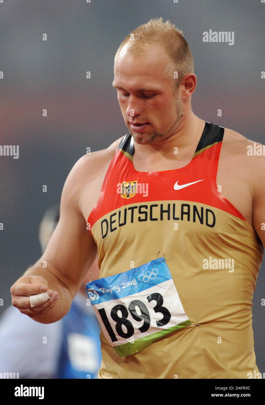 Mens discus throw hi-res stock photography and images - Alamy