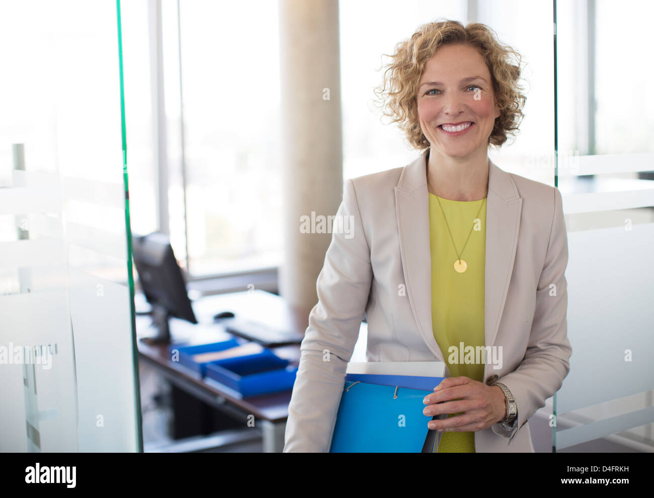 Office lady full hi-res stock photography and images - Alamy