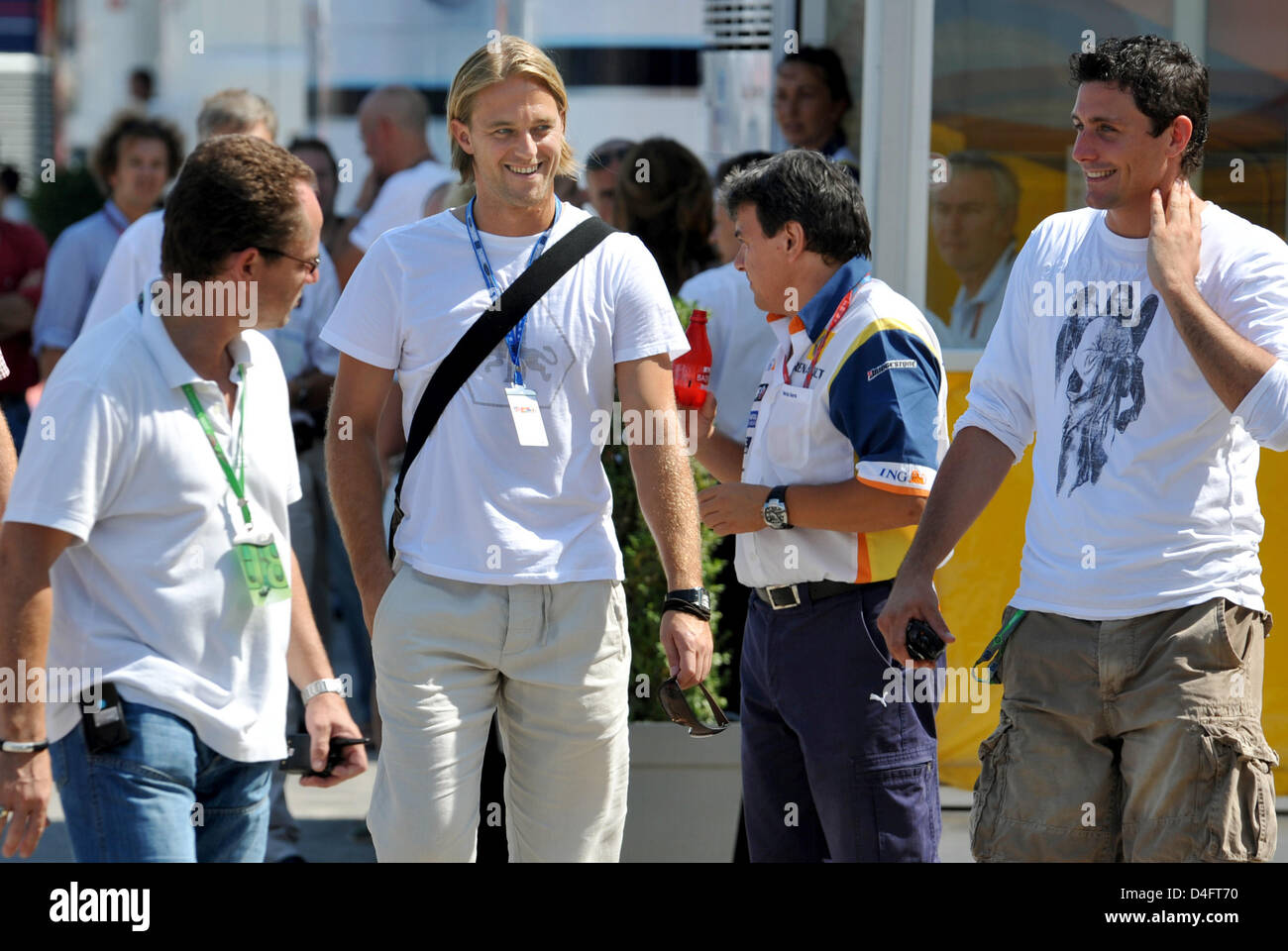 German goalkeeper Timo Hildebrand (2-L) of Spanish Primera Division ...