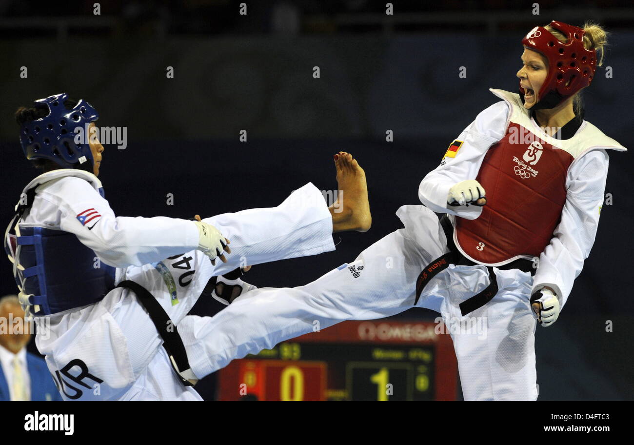 Helena Fromm (R) of Germany fights against Asuncion Ocasio Rodriguez of ...