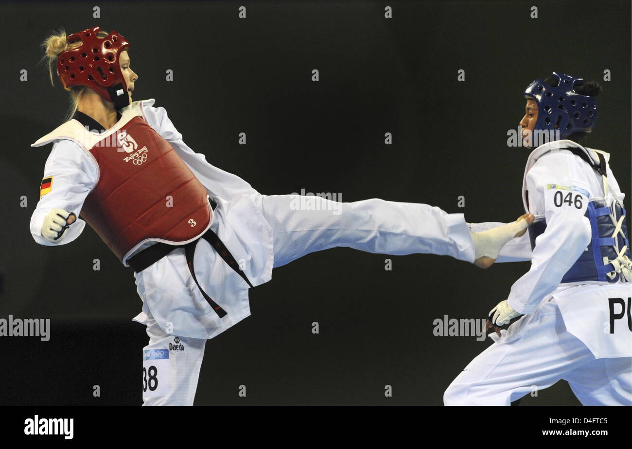 Taekwondo competition hi-res stock photography and images - Alamy