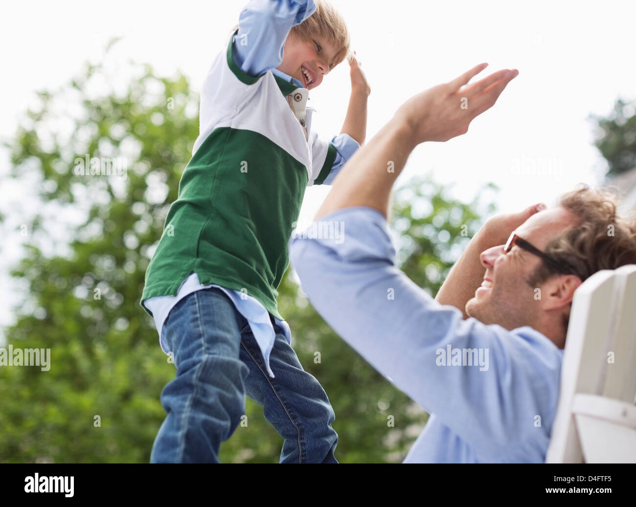Two boys high five hi-res stock photography and images - Alamy