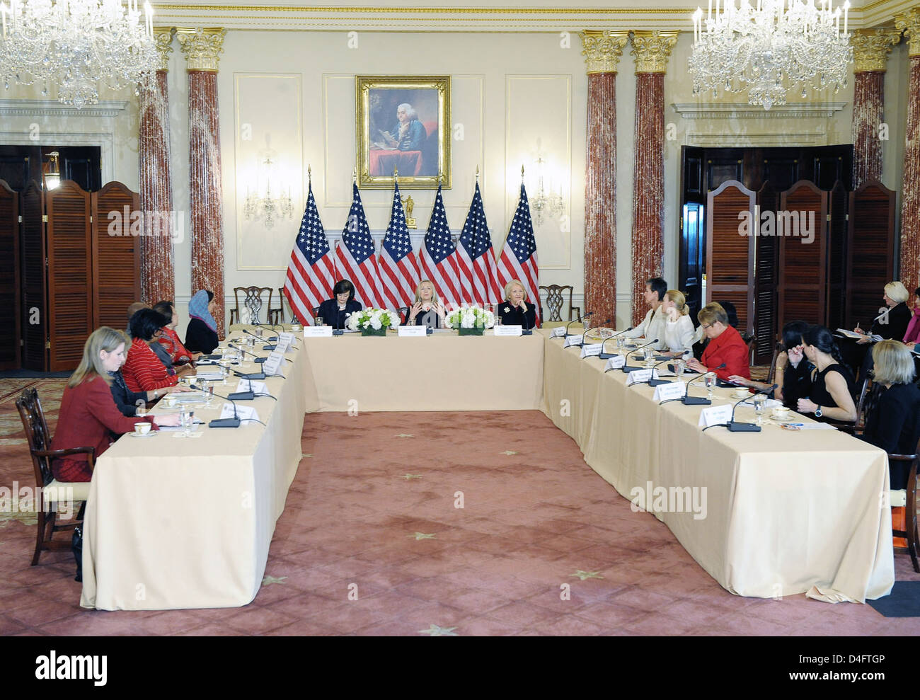 Secretary Clinton Hosts Inaugural Meeting of International Council on ...