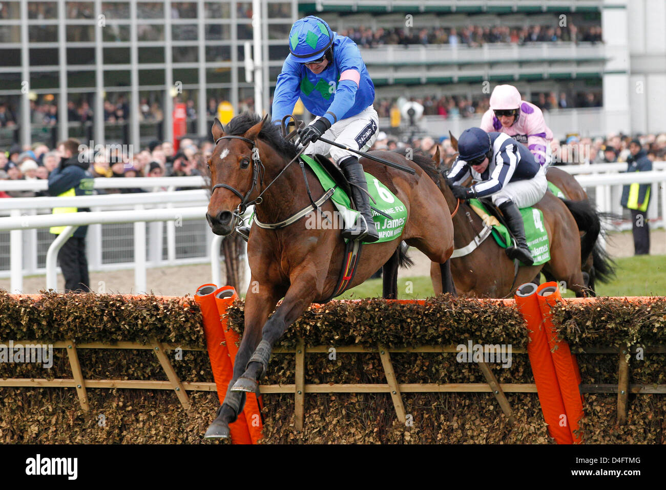 Champion hurdle trophy hi-res stock photography and images - Alamy