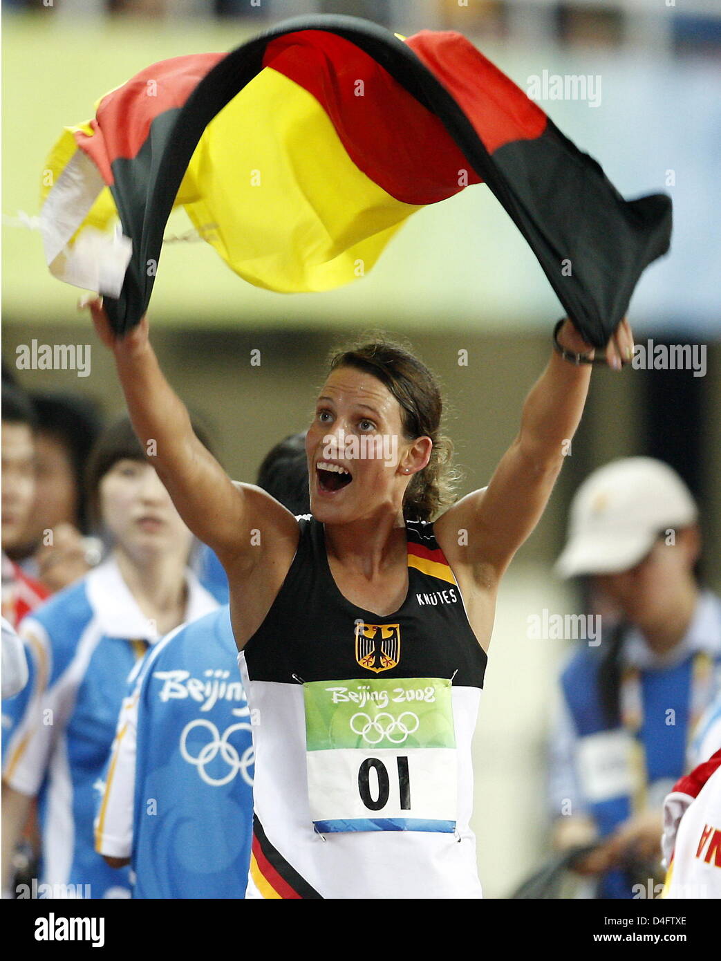 Lena Schoeneborn of Germany celebrate after the Women's Running 3000m ...