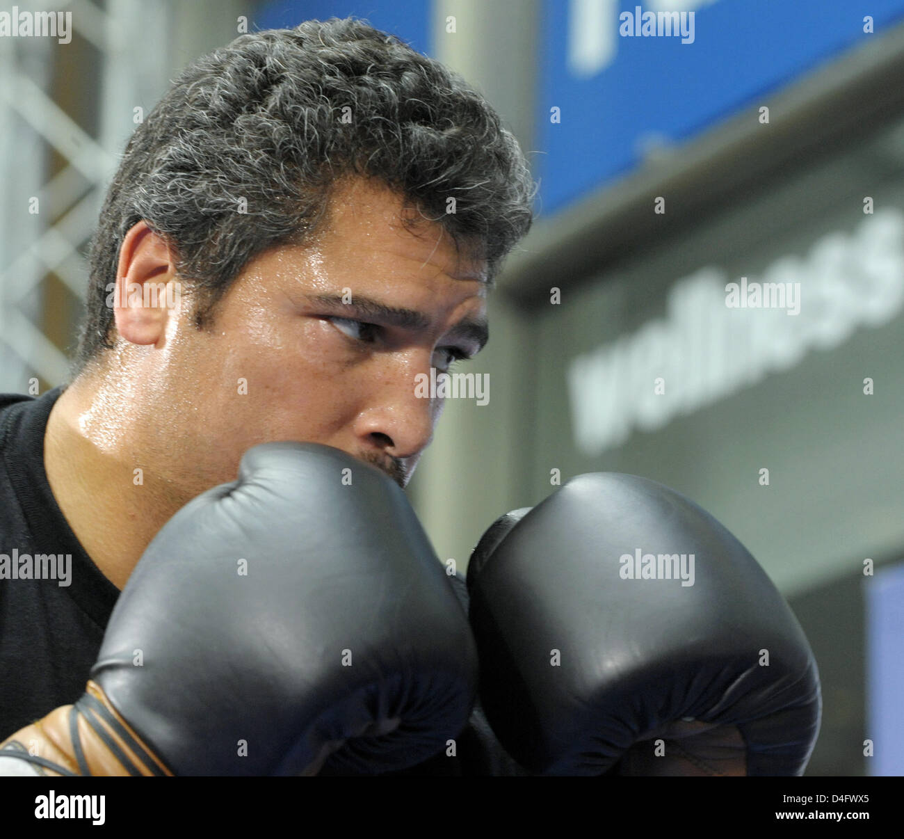 Us boxer john ruiz poses hi-res stock photography and images - Alamy