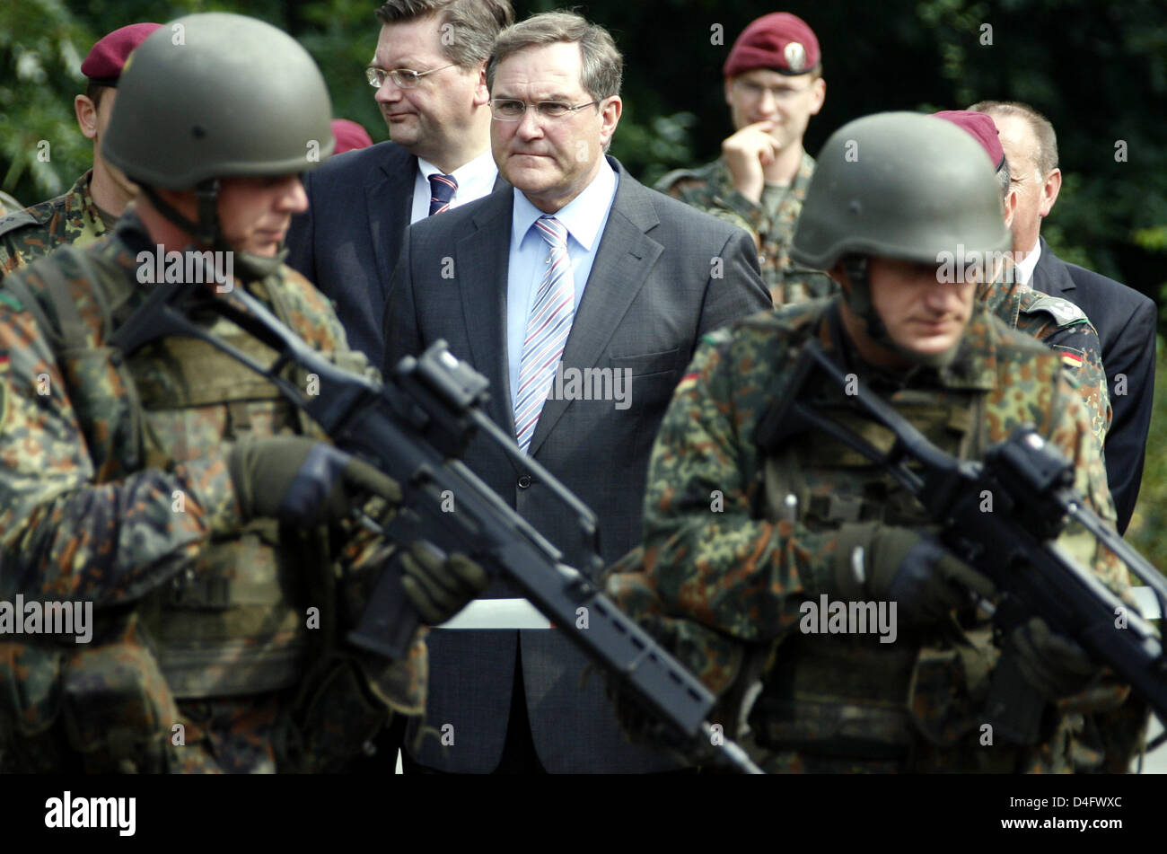 German Defence Minister Franz Josef Jung (C) visits Bundeswehr ...