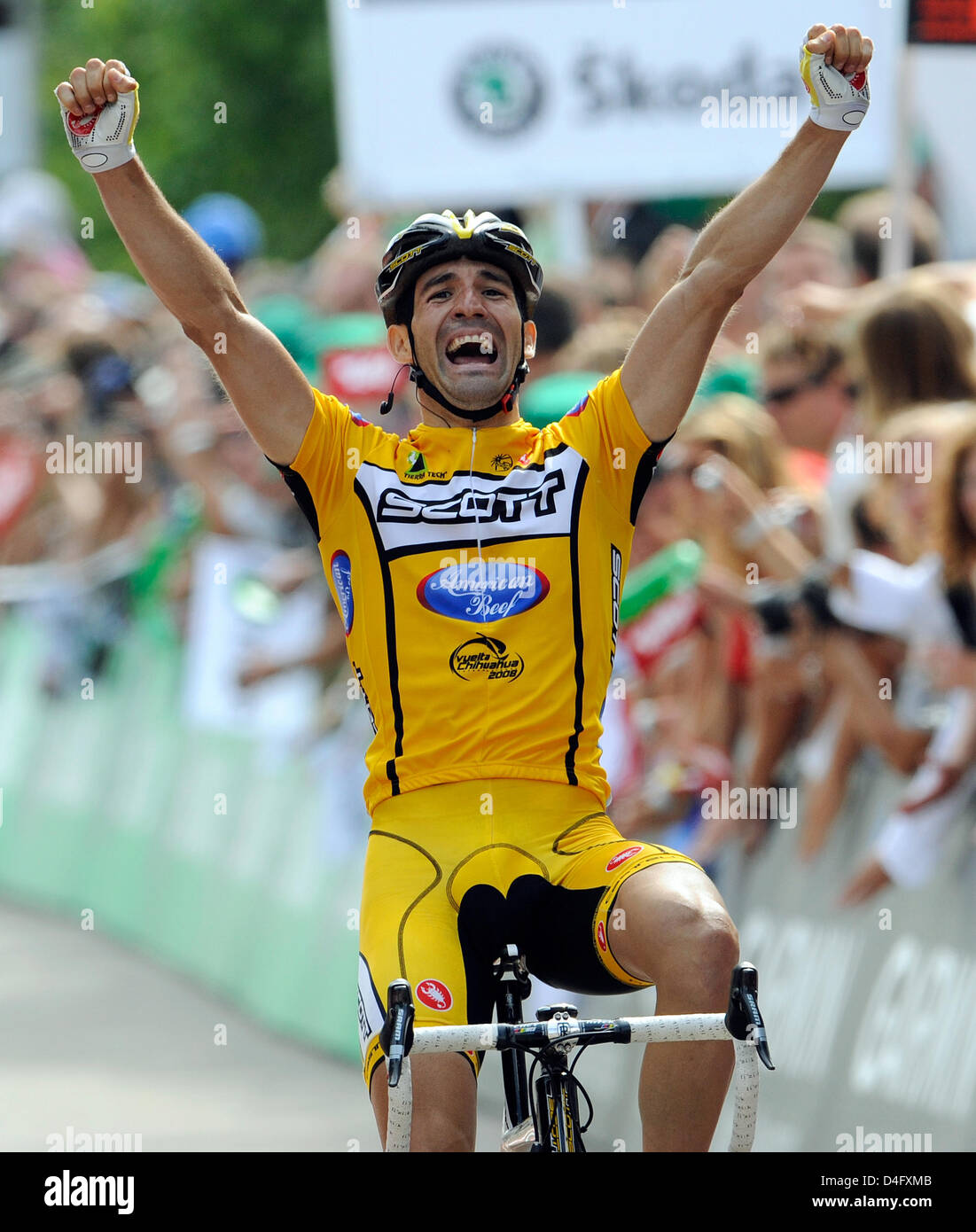 Spanish cyclist David de la Fuente of Team Scott-American Beef cheers ...