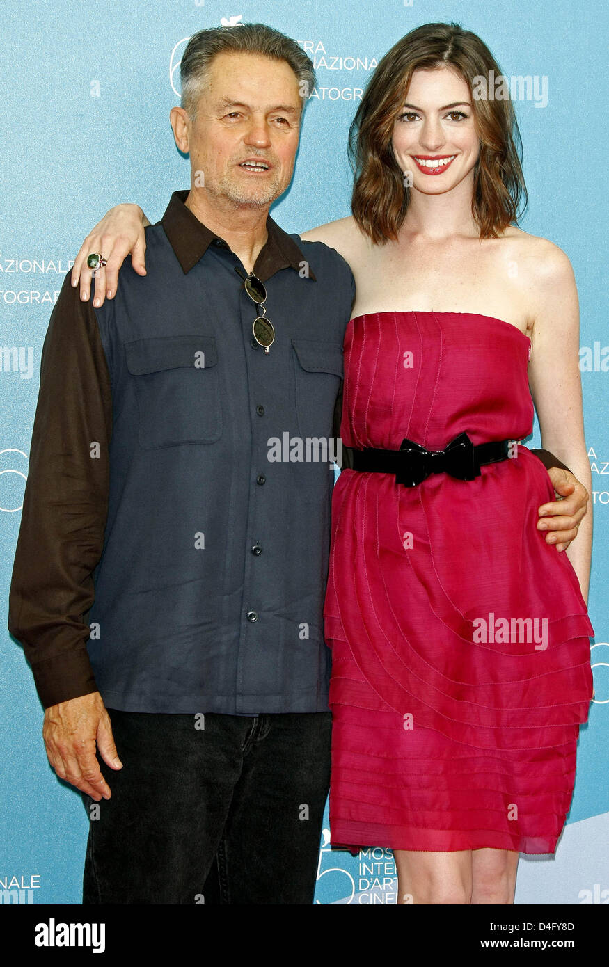 Anne hathaway us film actress hi-res stock photography and images - Alamy