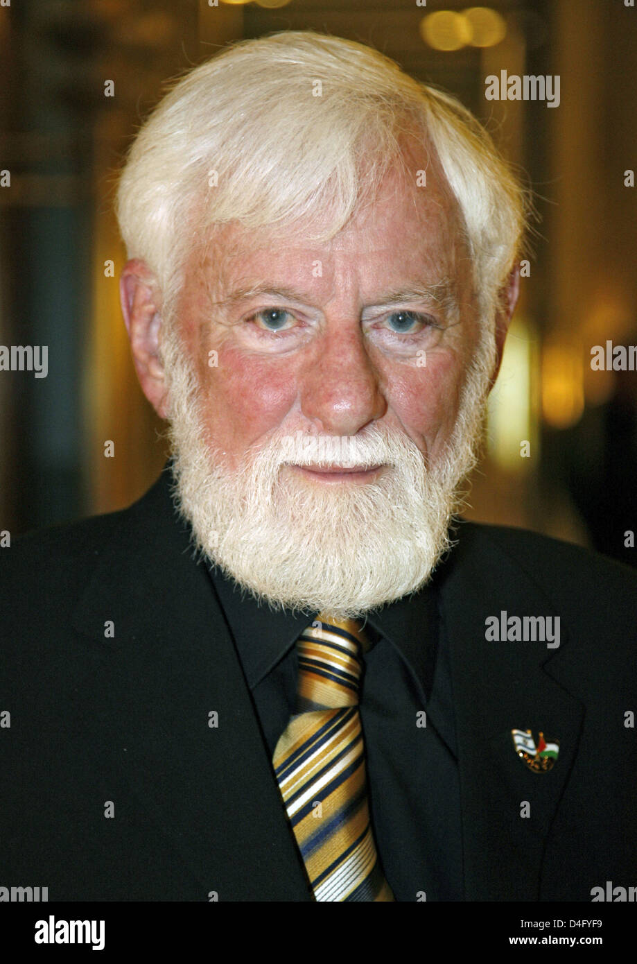 (dpa-file) - Israeli peace activist Uri Avnery is pictured in Jerusalem ...