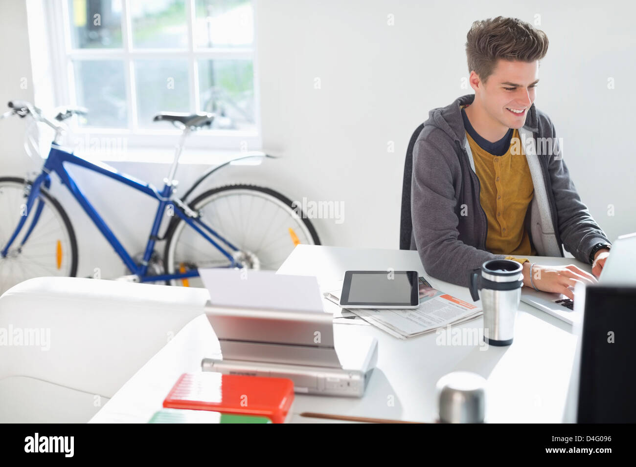 Business man working desk hi-res stock photography and images - Alamy