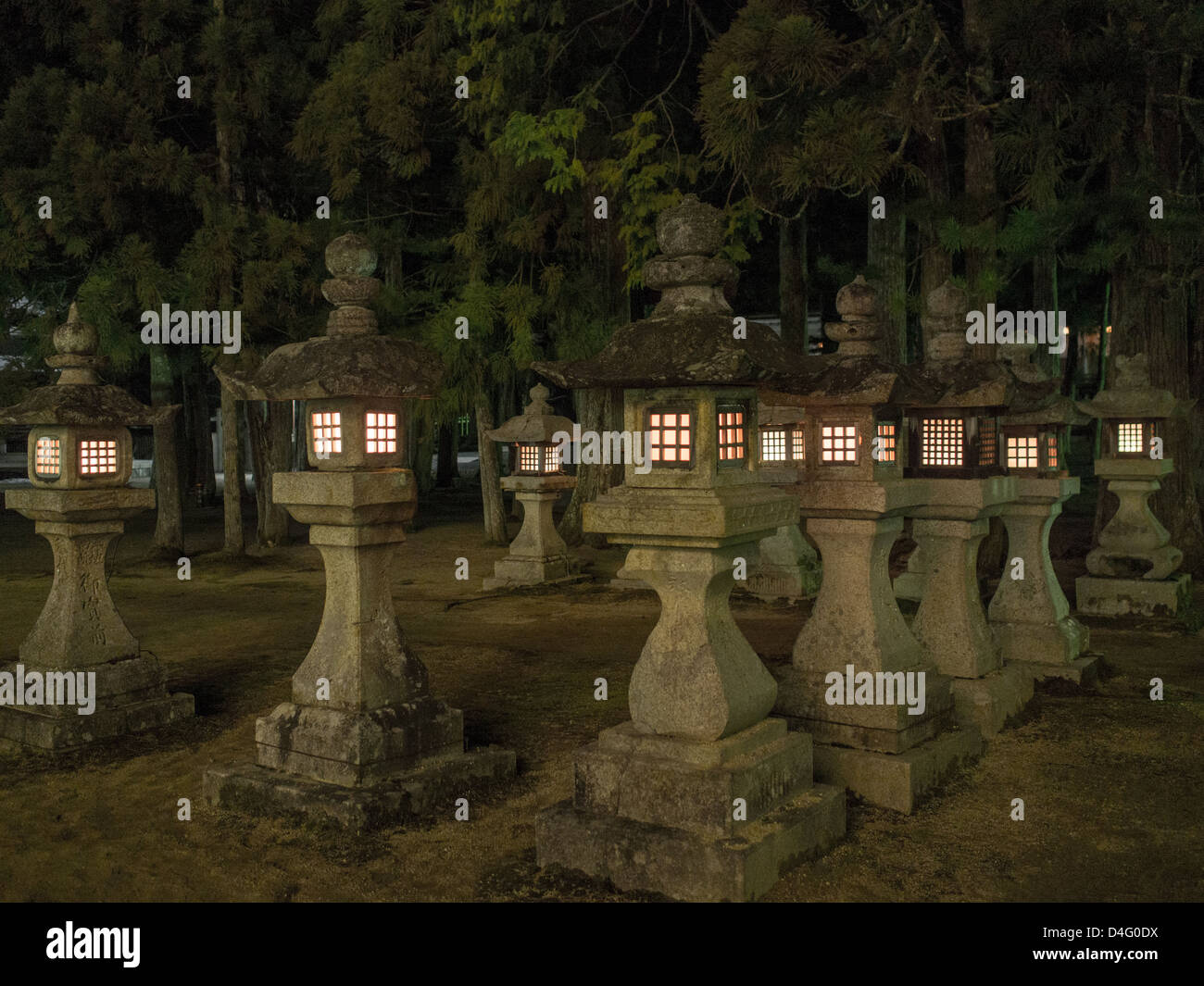 Japanese temple lantern lit night hi-res stock photography and images ...