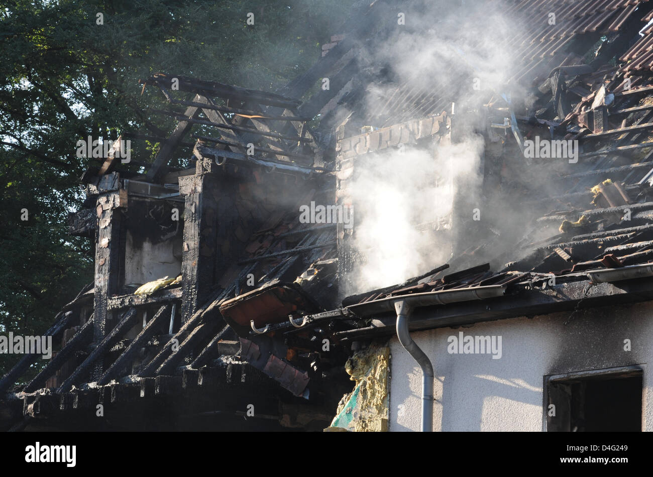 First floor house fire hi-res stock photography and images - Alamy