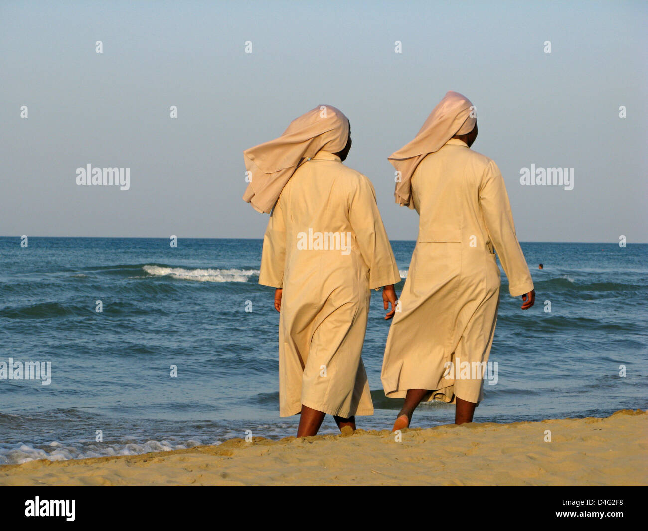 Two nuns walk barefoot at a beach in Italy, 08 August 2008. Photo: Lars ...