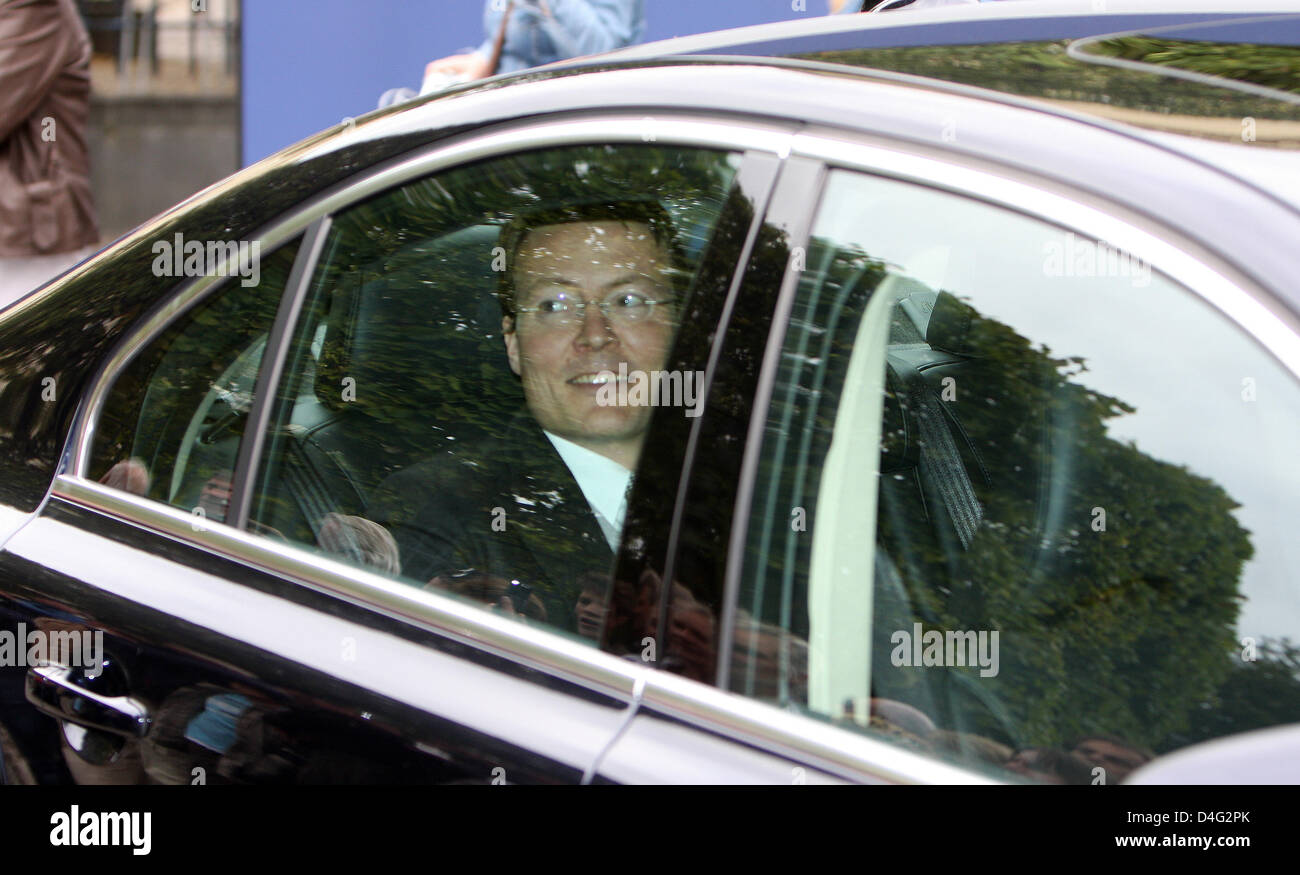 Dutch Prince Constantijn leaves Palace Noordeinde in The Hague, the ...