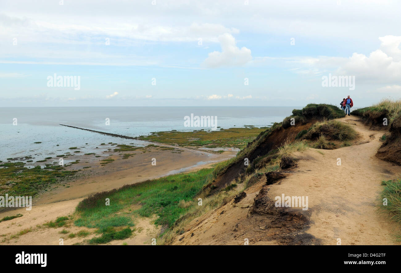The photo shows visitors to the Morsum Cliff on the island Sylt ...