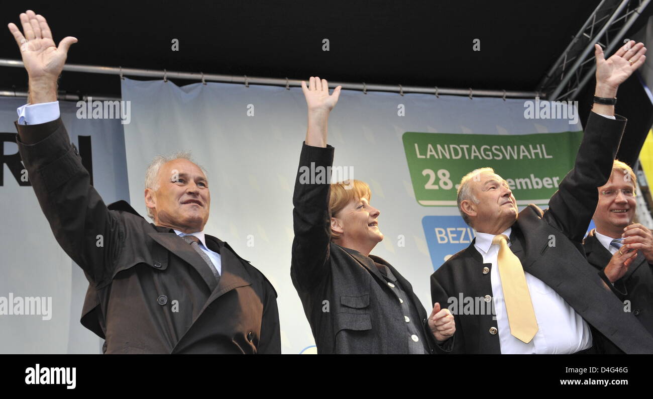(L-R) Erwin Huber, chairman of Bavaria's ruling Chrisitian Social Union ...
