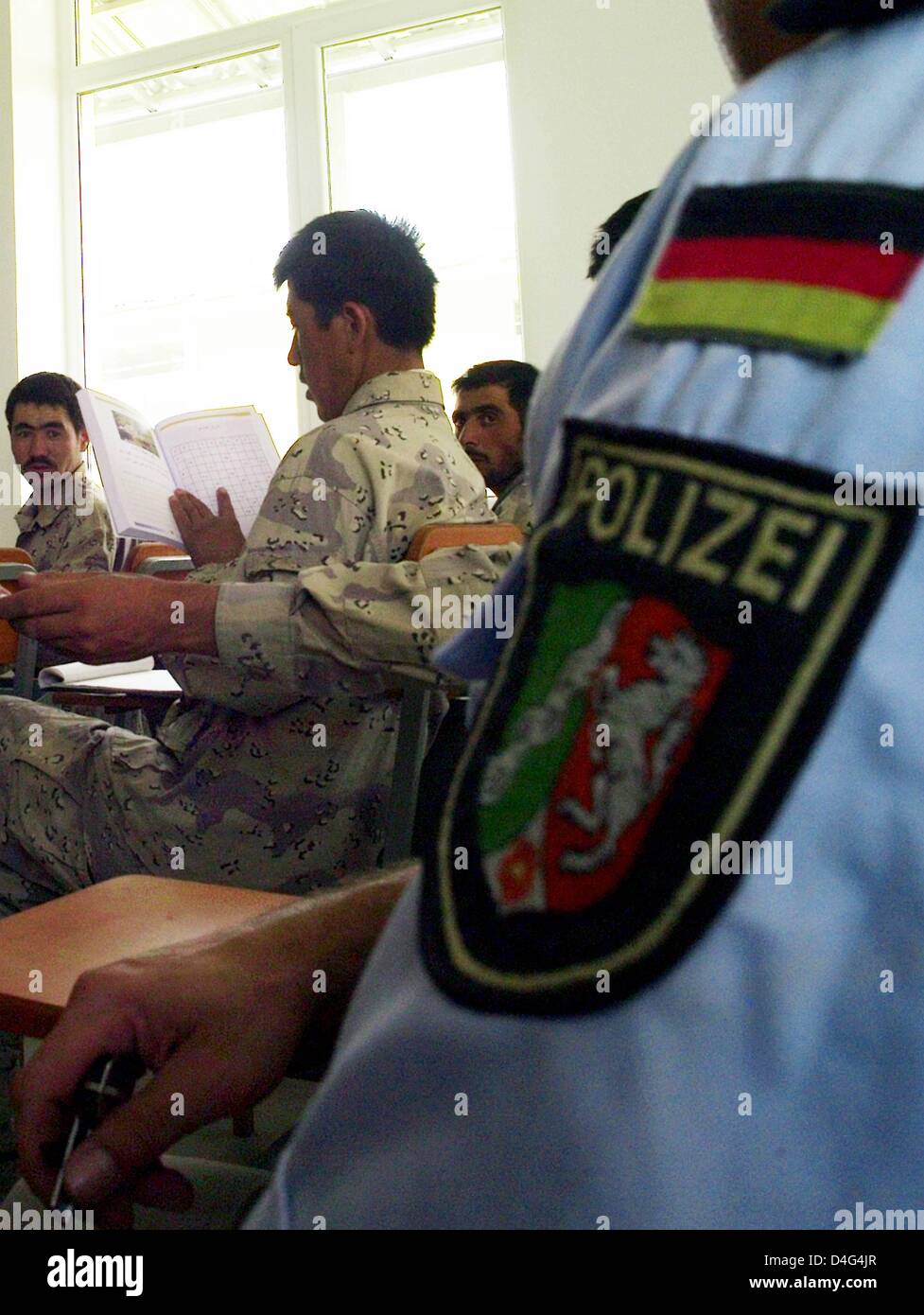 Afghan boarder policemen learn how to read and write in Masar-i-Scharif ...