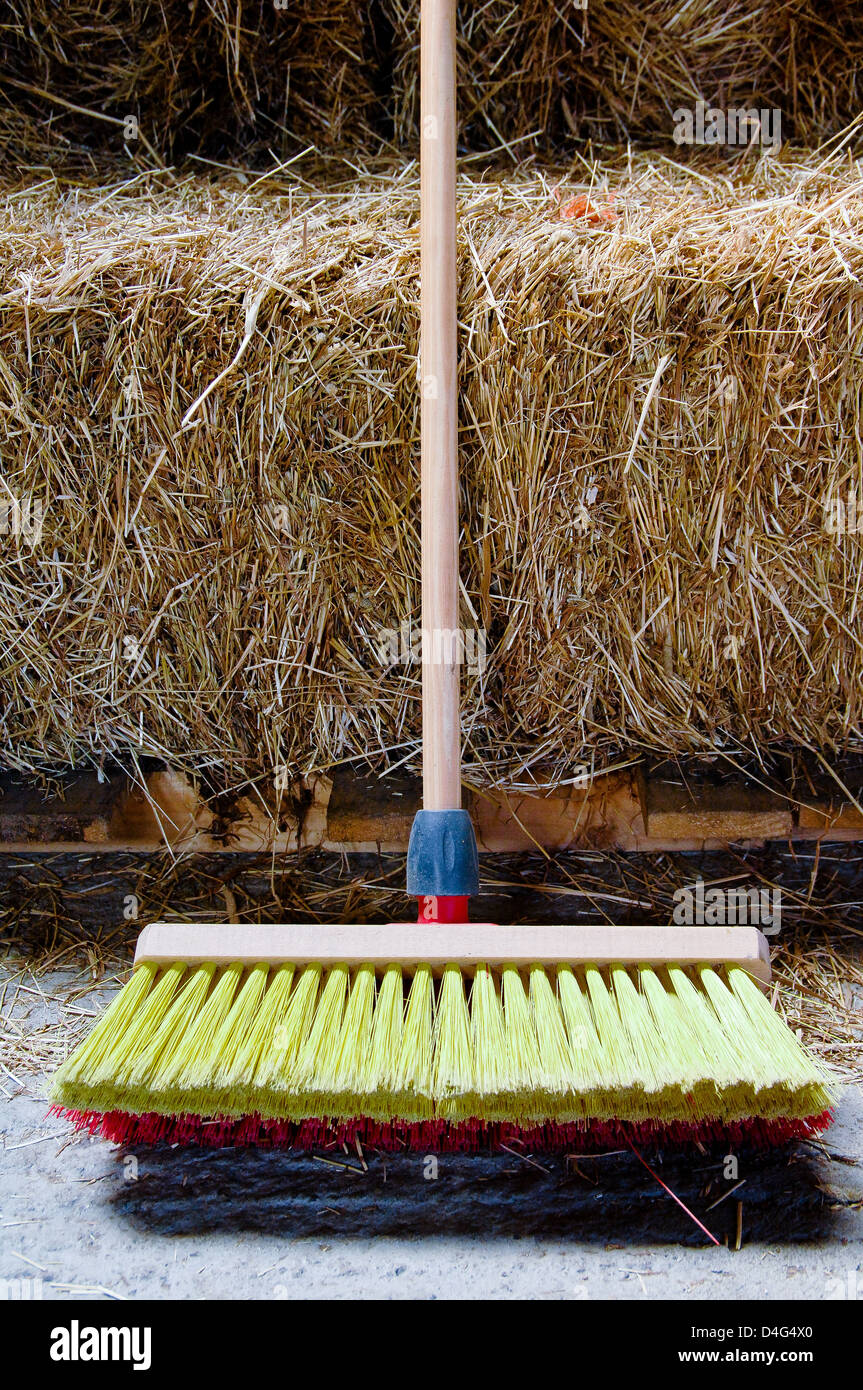 Brush rests hi-res stock photography and images - Alamy