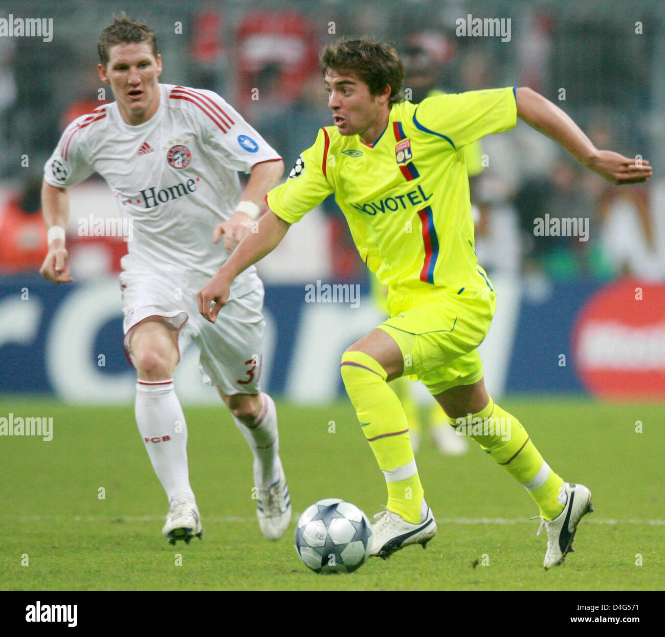 FC Bayern Munich's Bastian Schweinsteiger (L) and Lyon's Anthony ...