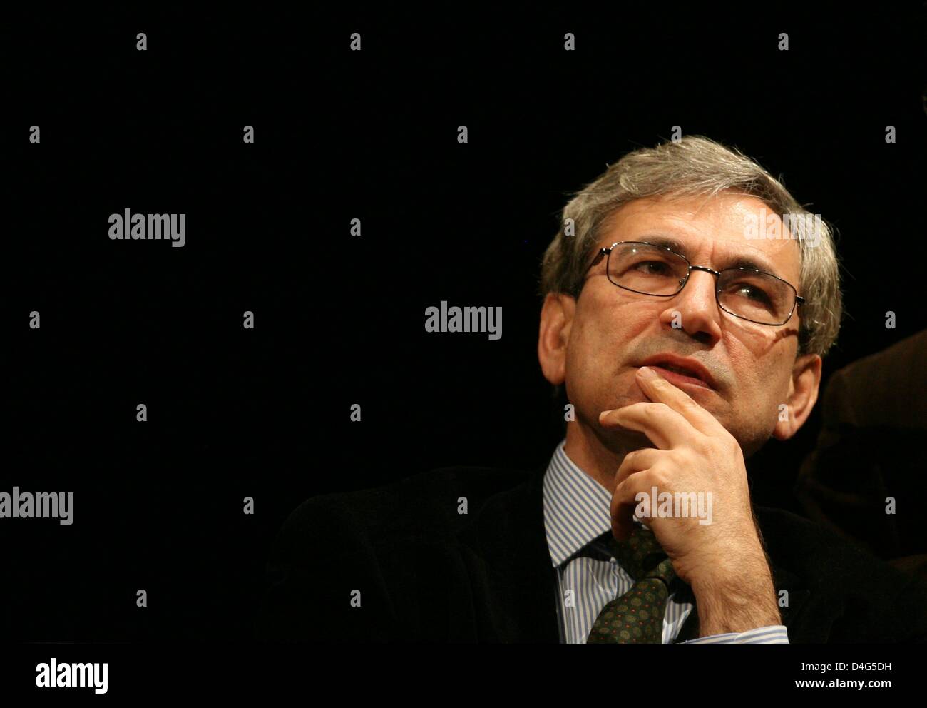 (FILE) A file picture dated 02 May 2007 pictures Turkish Nobel Prize in ...