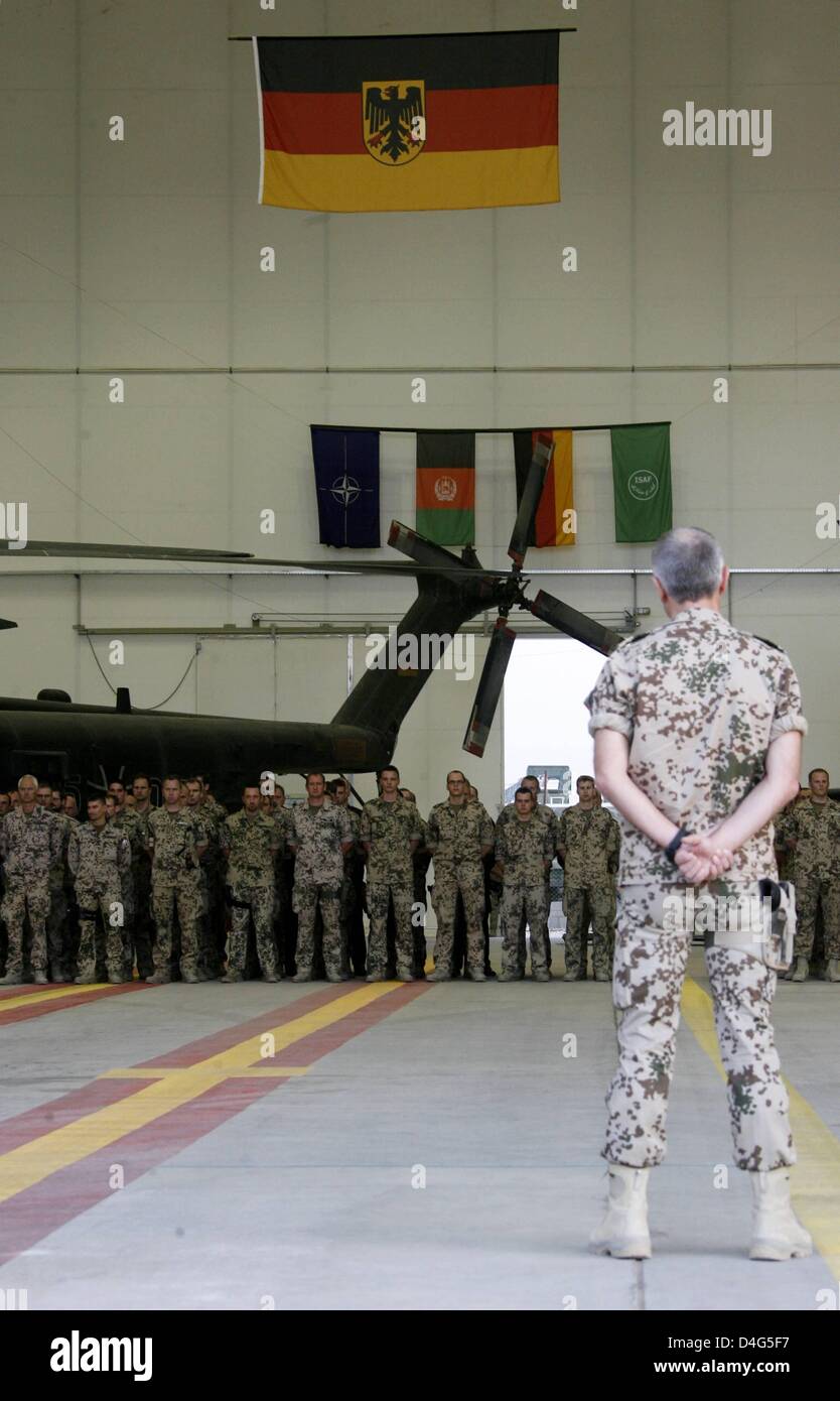 Soldiers of the German Bundeswehr muster on behalf of the 18th 'German ...