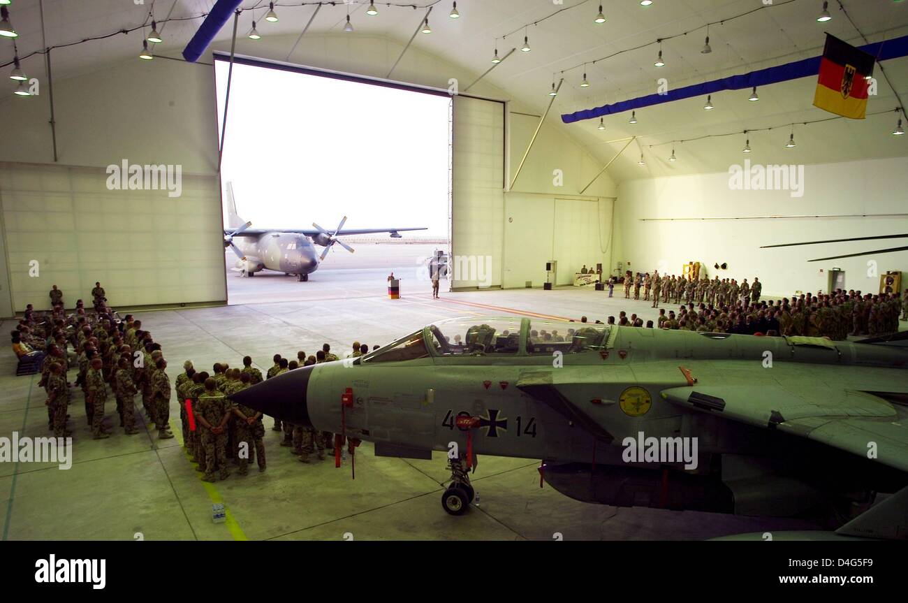 Soldiers of the German Bundeswehr muster on behalf of the 18th 'German ...