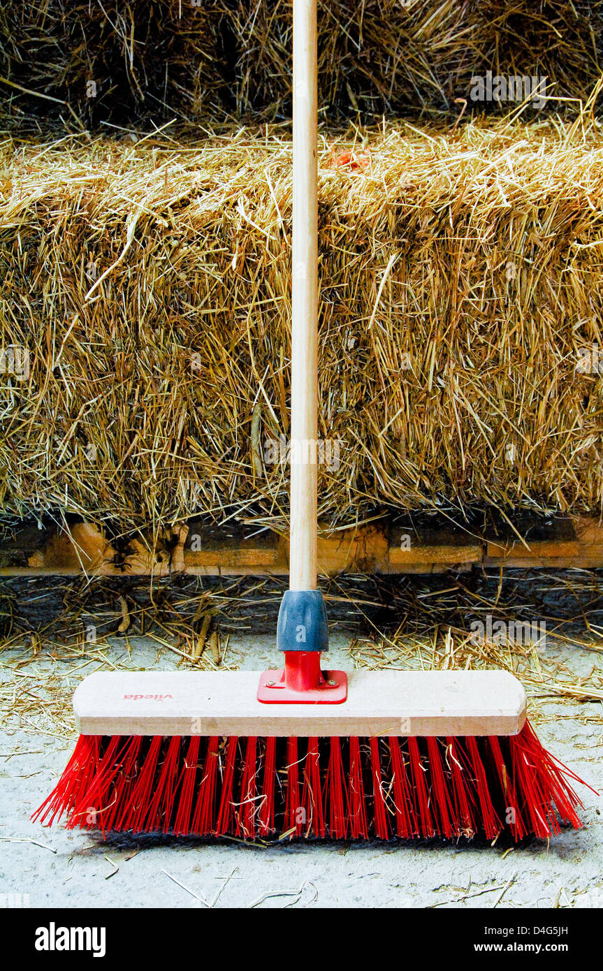 Brush rests hi-res stock photography and images - Alamy