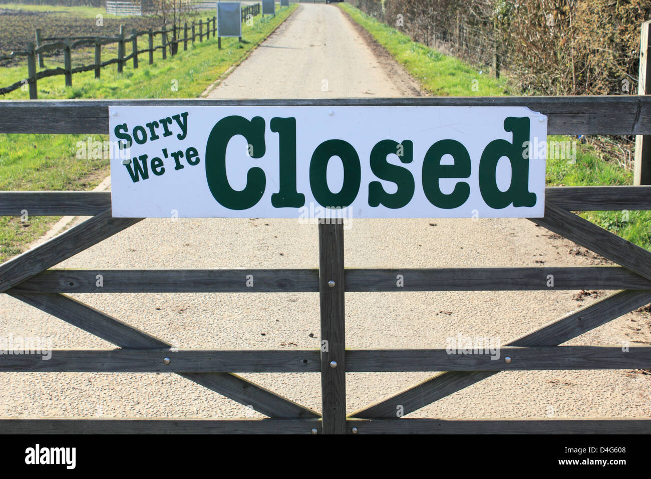 Sorry we're closed sign on wooden farm gate England UK Stock Photo - Alamy