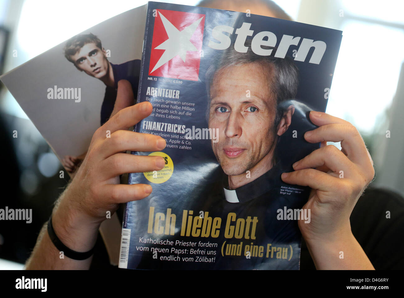 Stern news magazine hi-res stock photography and images - Alamy