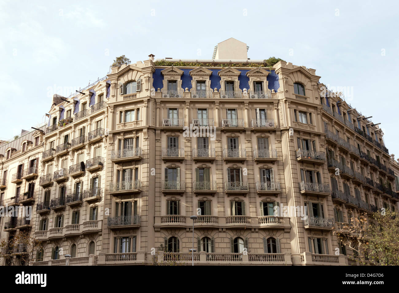 Corner balcony architecture hi-res stock photography and images - Alamy