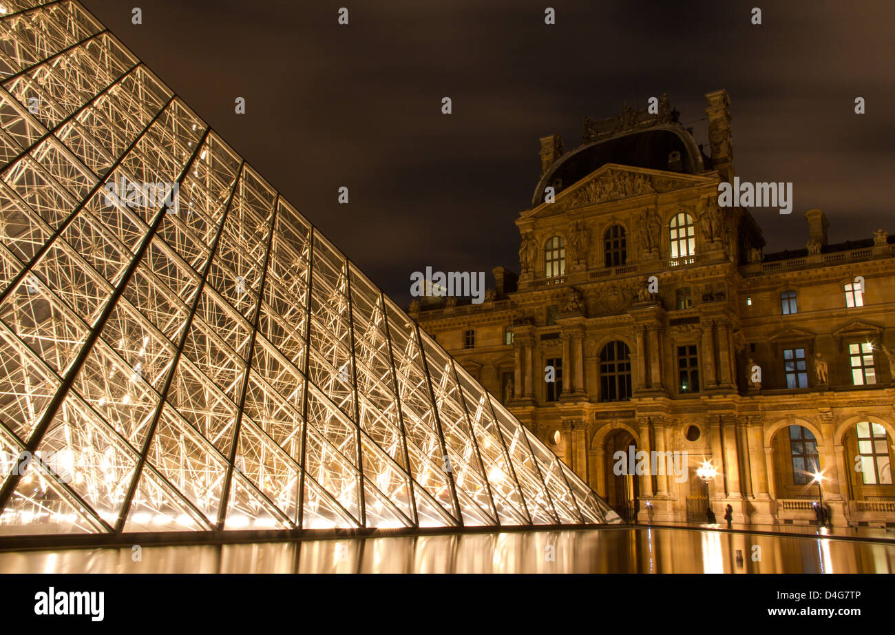 Louvre windows hi-res stock photography and images - Alamy