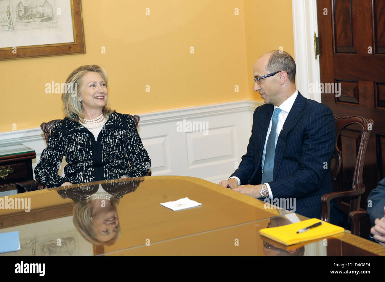 Secretary Clinton Meets With Twitter CEO Costolo Stock Photo - Alamy