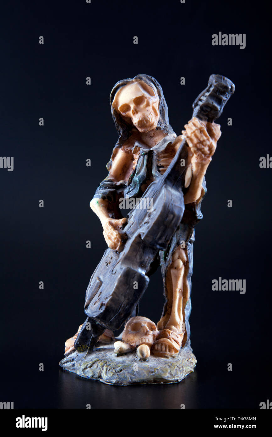 Skeleton figure hi-res stock photography and images - Alamy