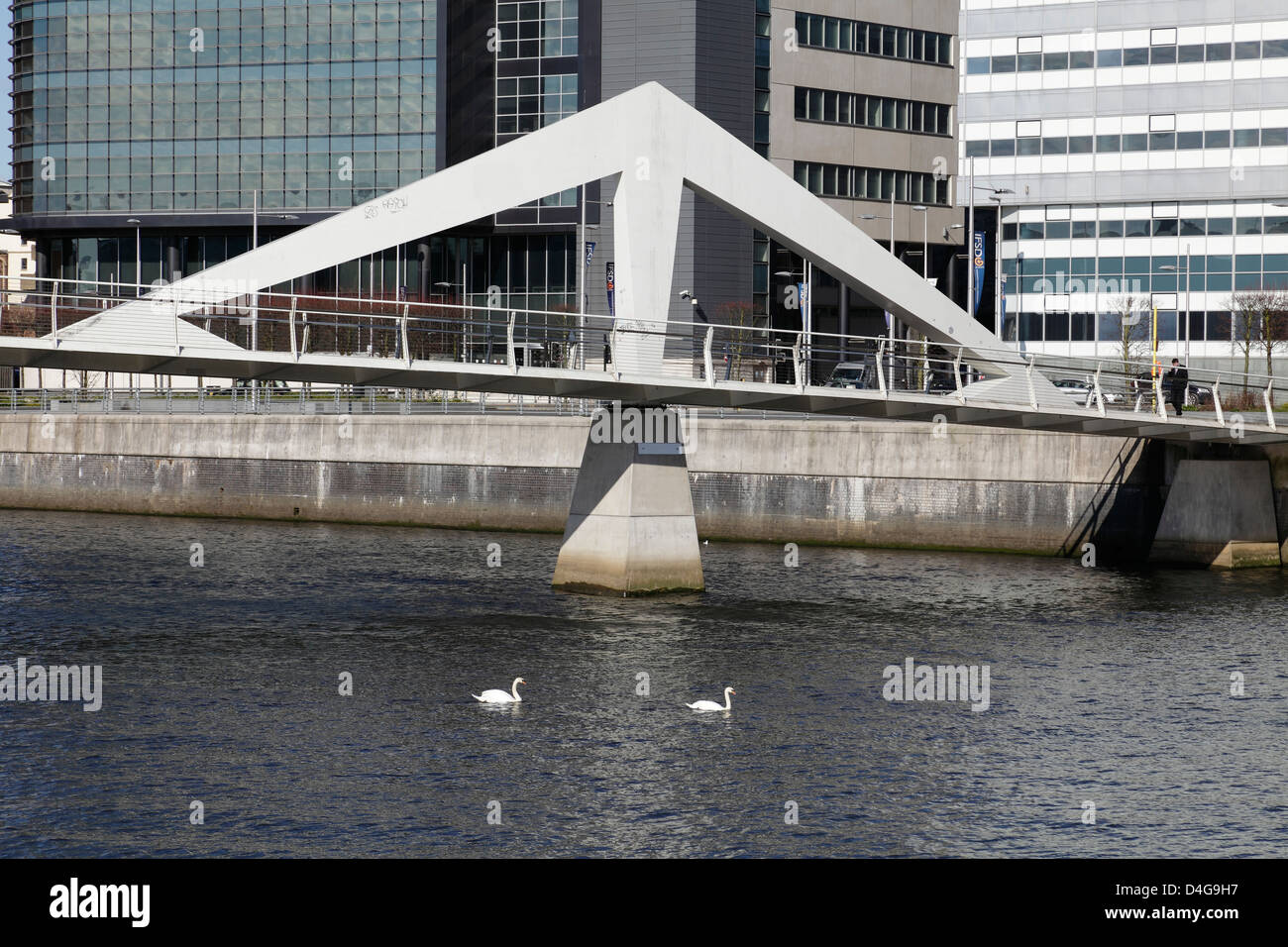 Tradestone bridge glasgow hi-res stock photography and images - Alamy