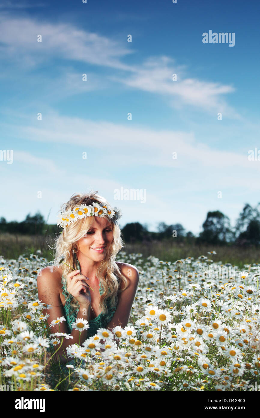 beautiful girl on the daisy flowers field Stock Photo - Alamy