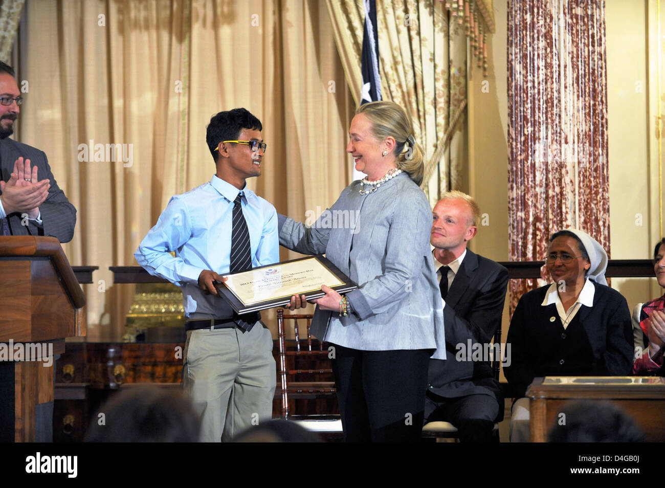 Secretary Clinton With TIP Hero Vannak Anan Prum Stock Photo - Alamy