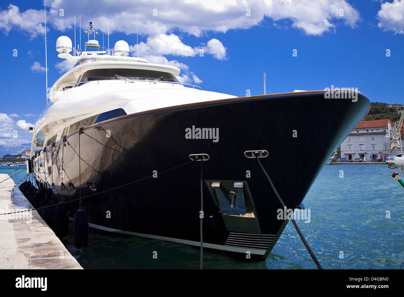 Sailing ship yacht docked hi-res stock photography and images - Alamy