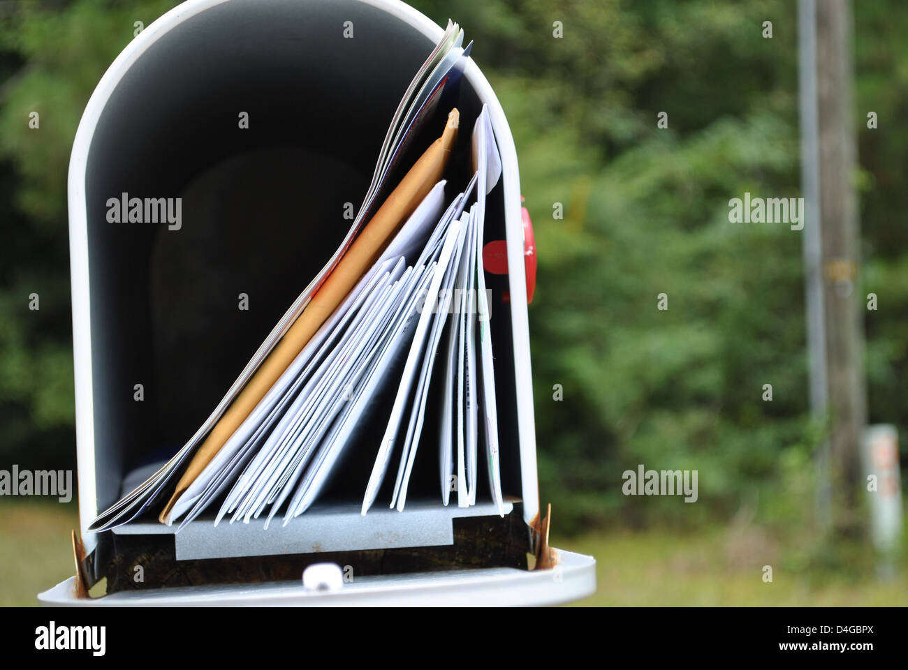mailbox full of mail Stock Photo - Alamy