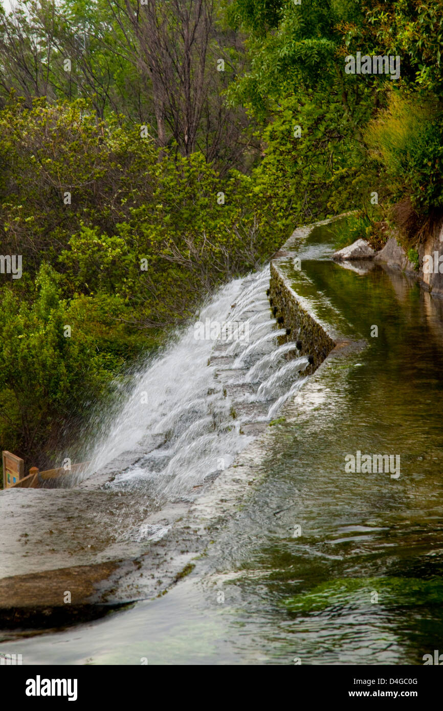 Nature fountain hi-res stock photography and images - Alamy