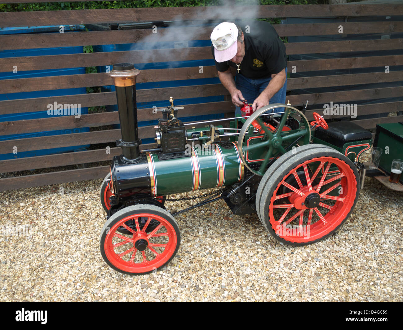 Miniature steam traction engine at Morton Steam and Vintage weekend ...