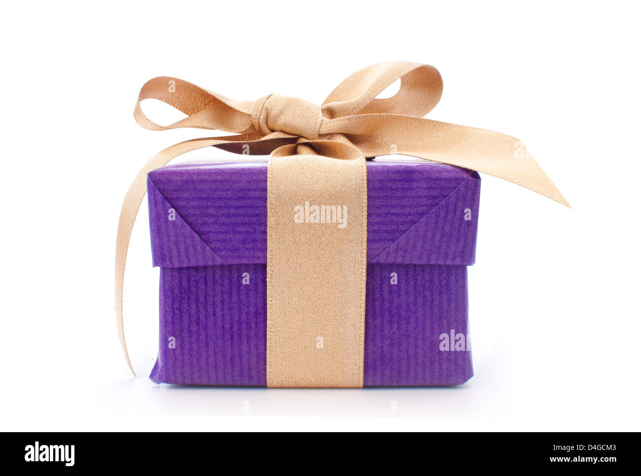 Gift box gold bow Cut Out Stock Images & Pictures - Alamy