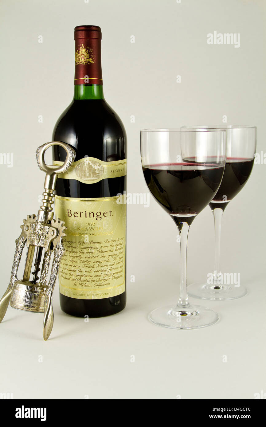 Bottle of Beringer Red Wine Stock Photo - Alamy