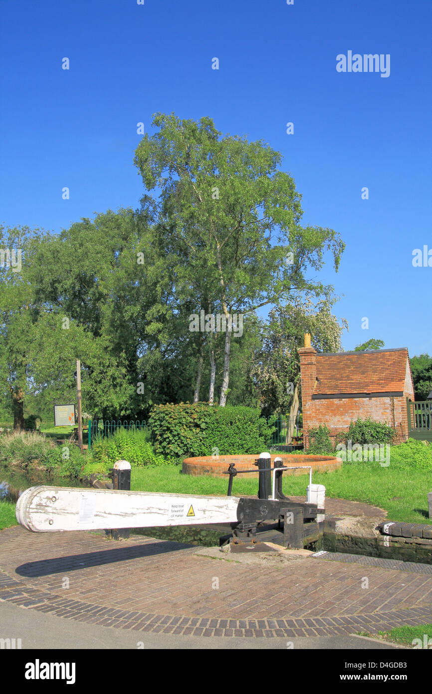 Canal Lock on the Staffordshire & Worcestershire Canal, Kinver ...