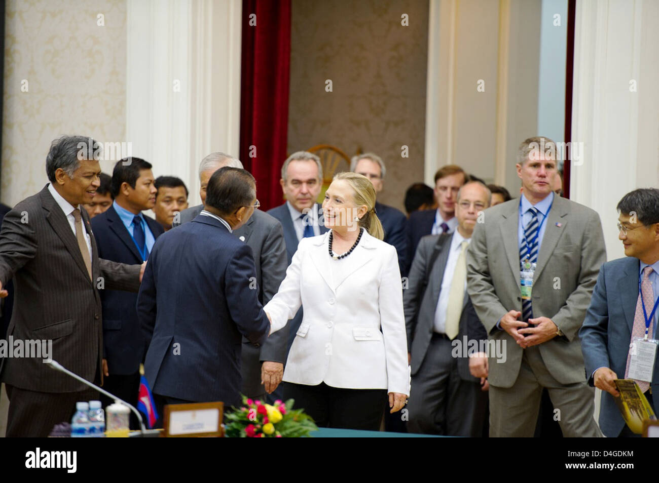 Philippines secretary of foreign hi-res stock photography and images ...