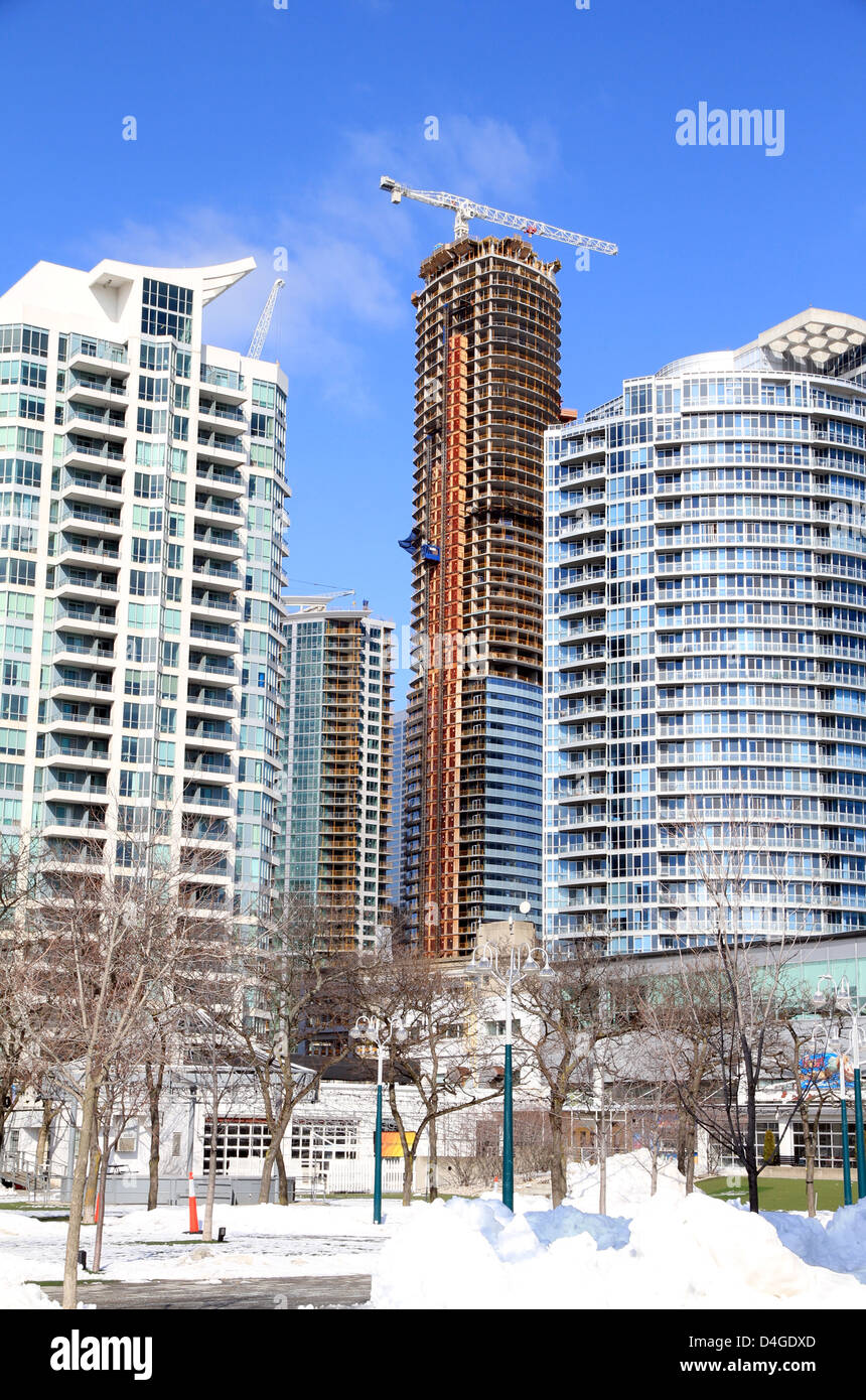 Toronto real estate construction hi-res stock photography and images ...
