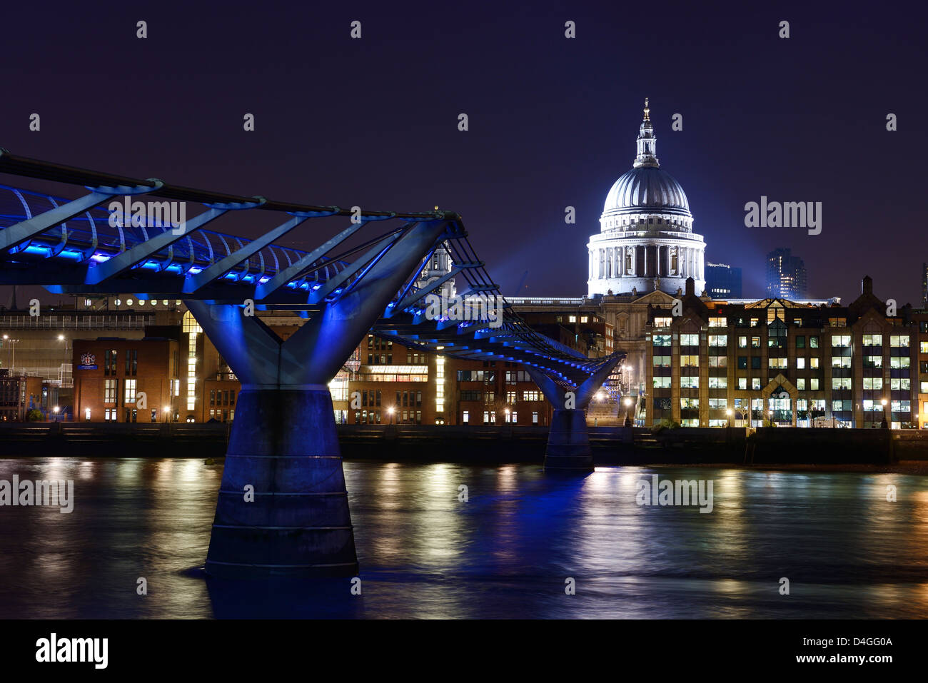 London millennium footbridge hi-res stock photography and images - Alamy