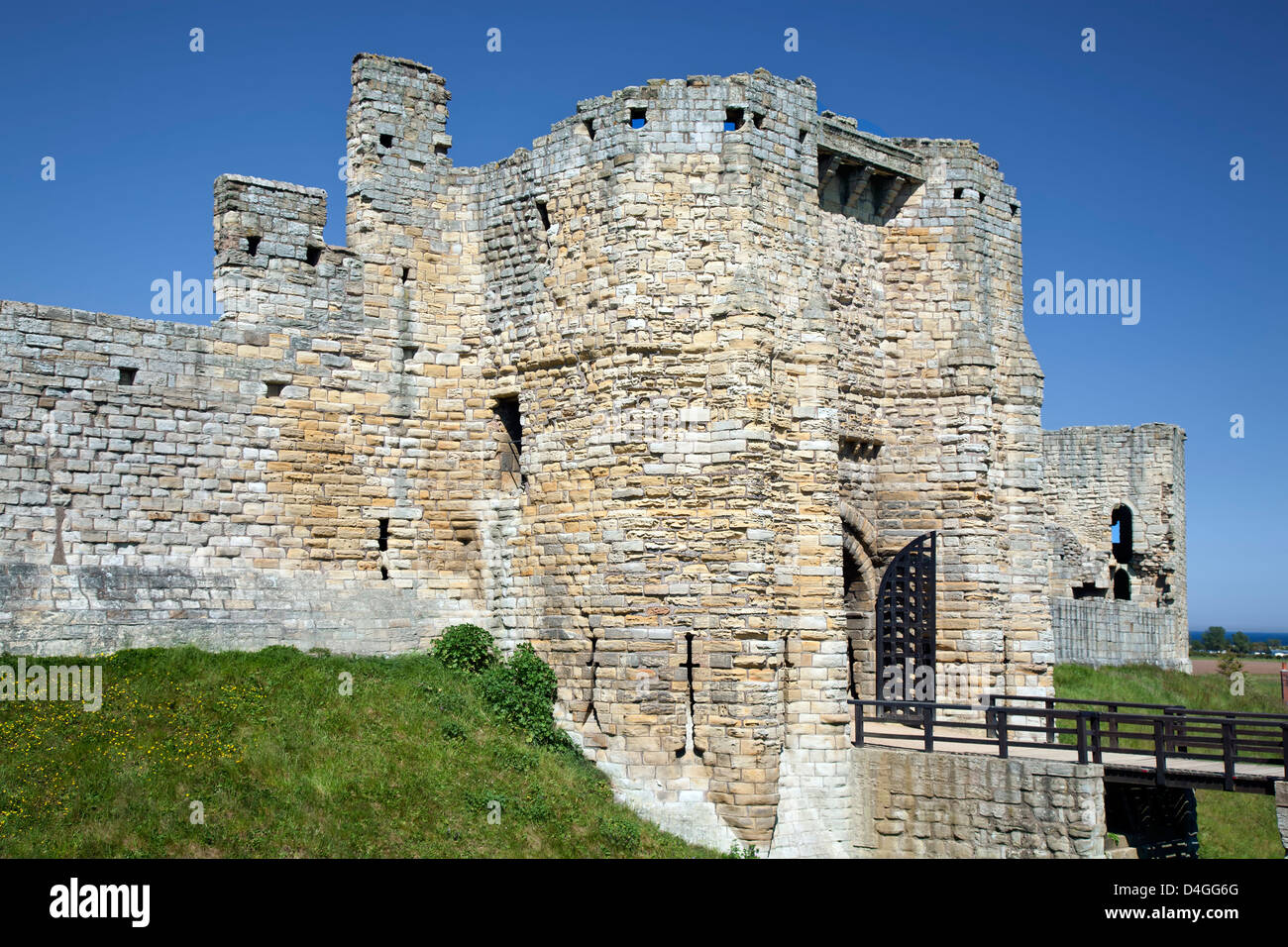 Entrance to castle hi-res stock photography and images - Alamy